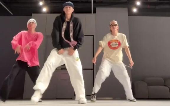 SM新男团RIIZE Pretty Suit舞蹈视频-爱壹帆